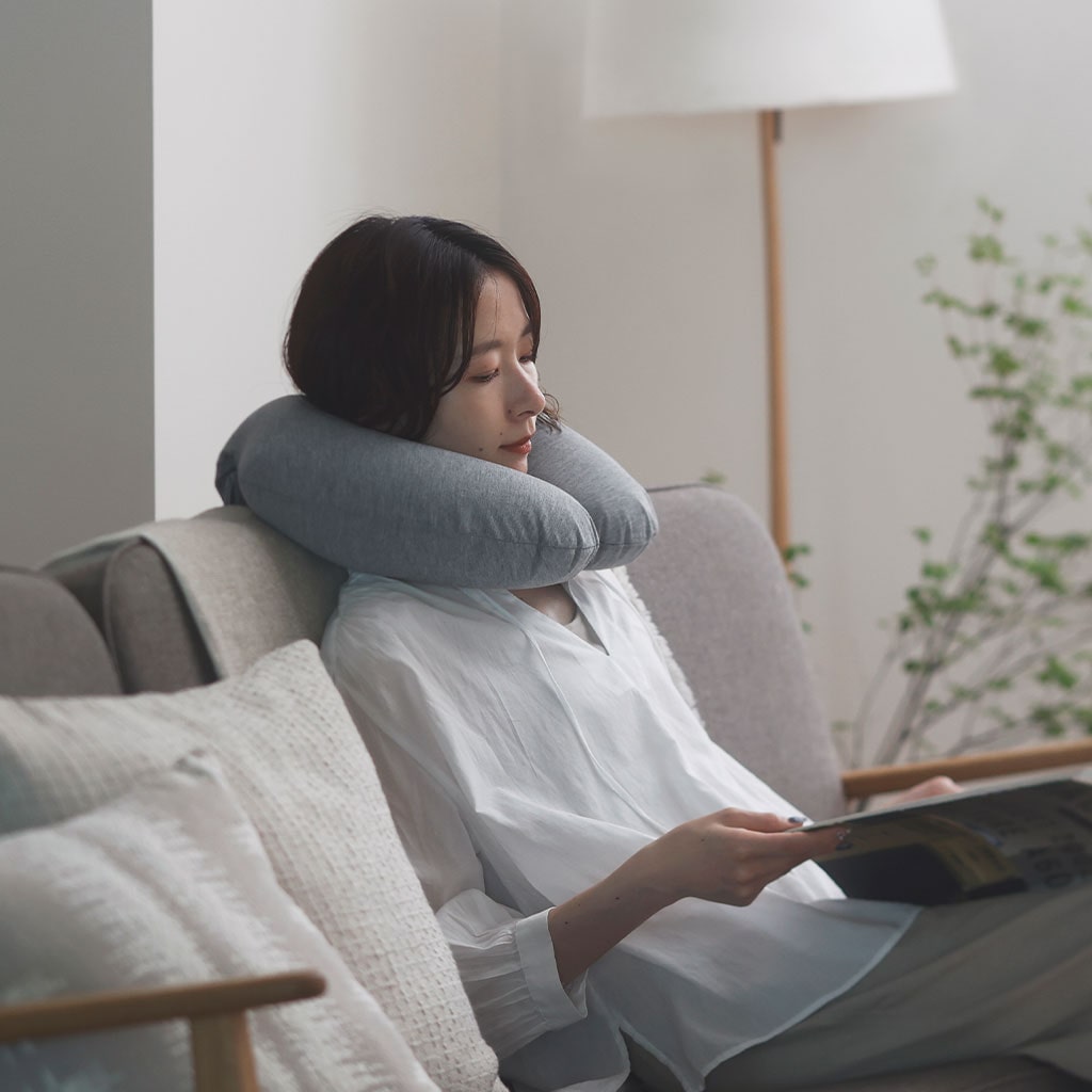 marna fuu ネックピロー(WEB限定色)(ライトグレー): バッグ・トラベルマーナ公式オンラインストア | Marna Inc.